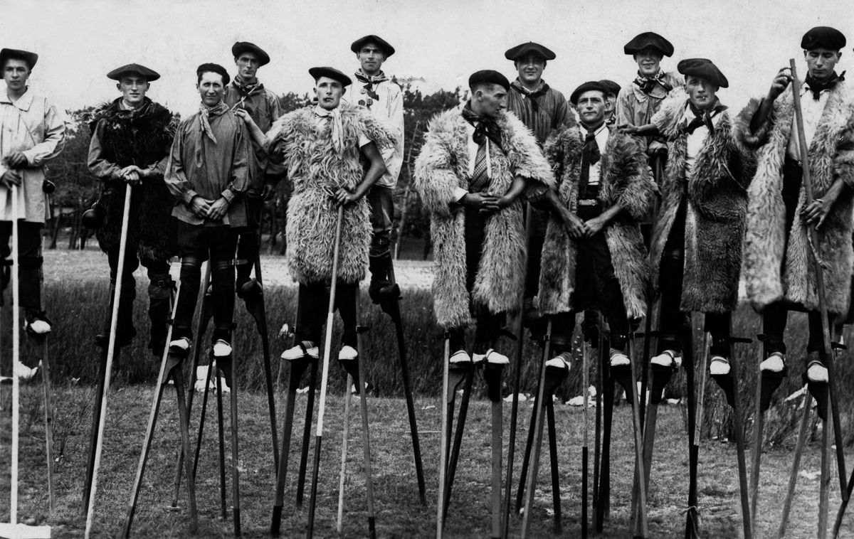 ‘Tchangues’ or mobile Shepherds on stilts – Wool Alliance for Social Agency